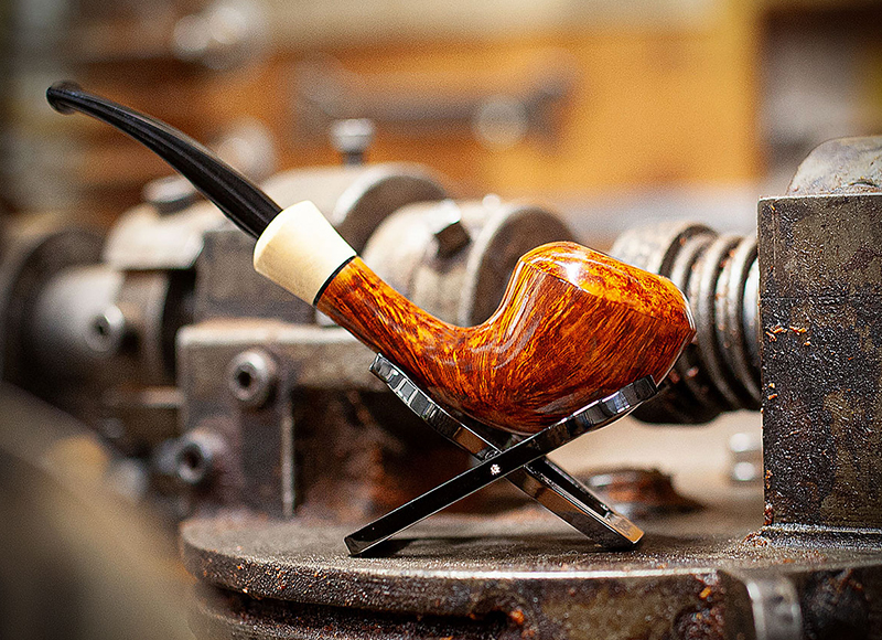 Chacom Maitre pipier - natural shiny finish half-curved pipe in briar